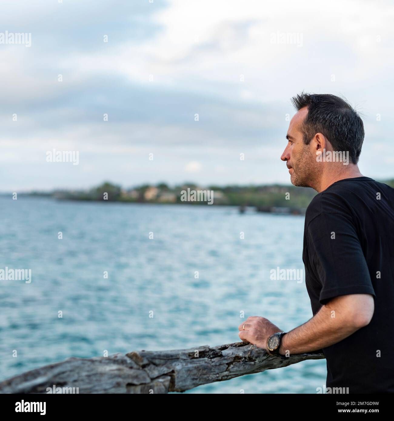 Man staring sea hi-res stock photography and images - Alamy
