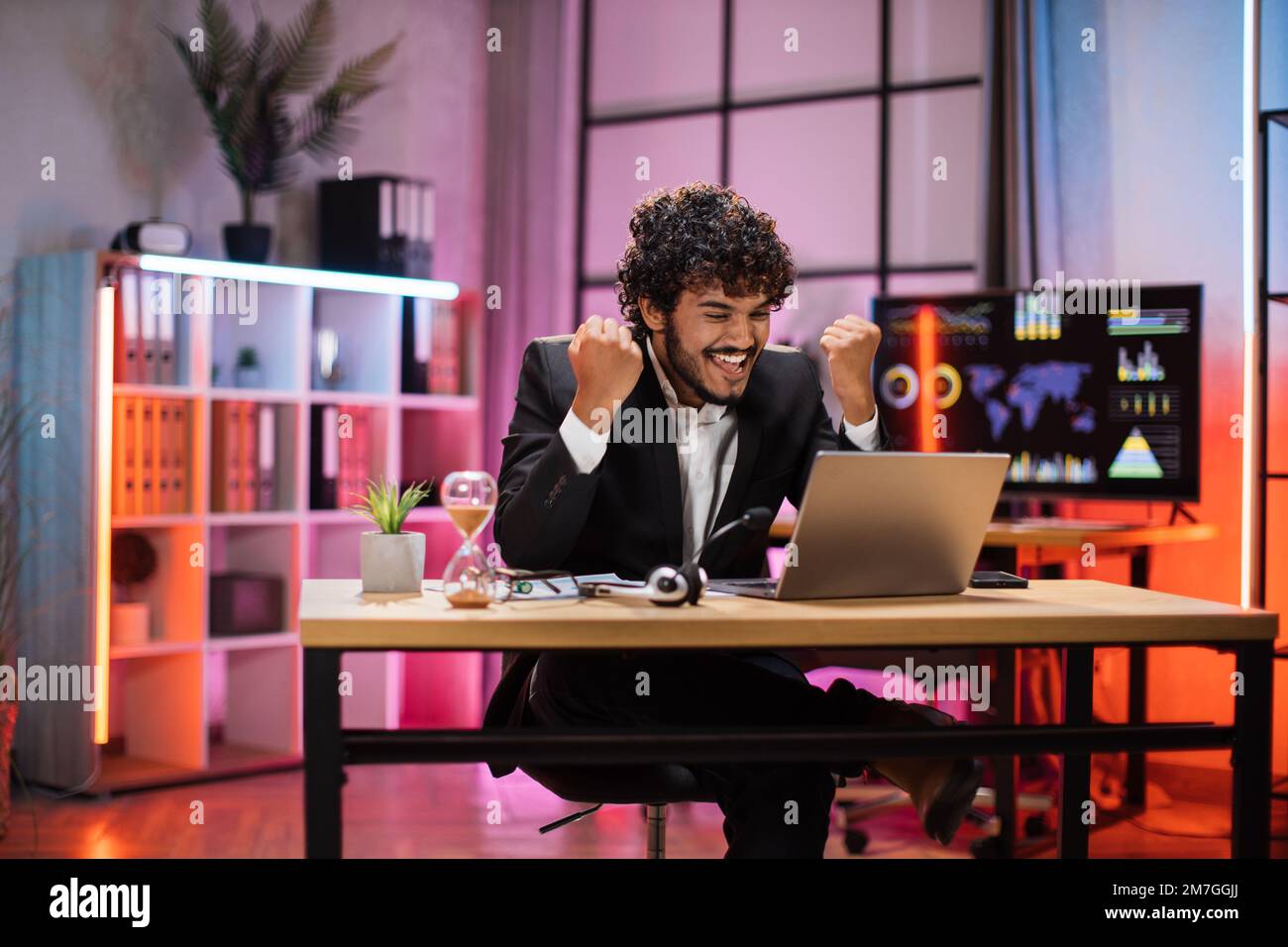 Video completion screen hi-res stock photography and images - Alamy