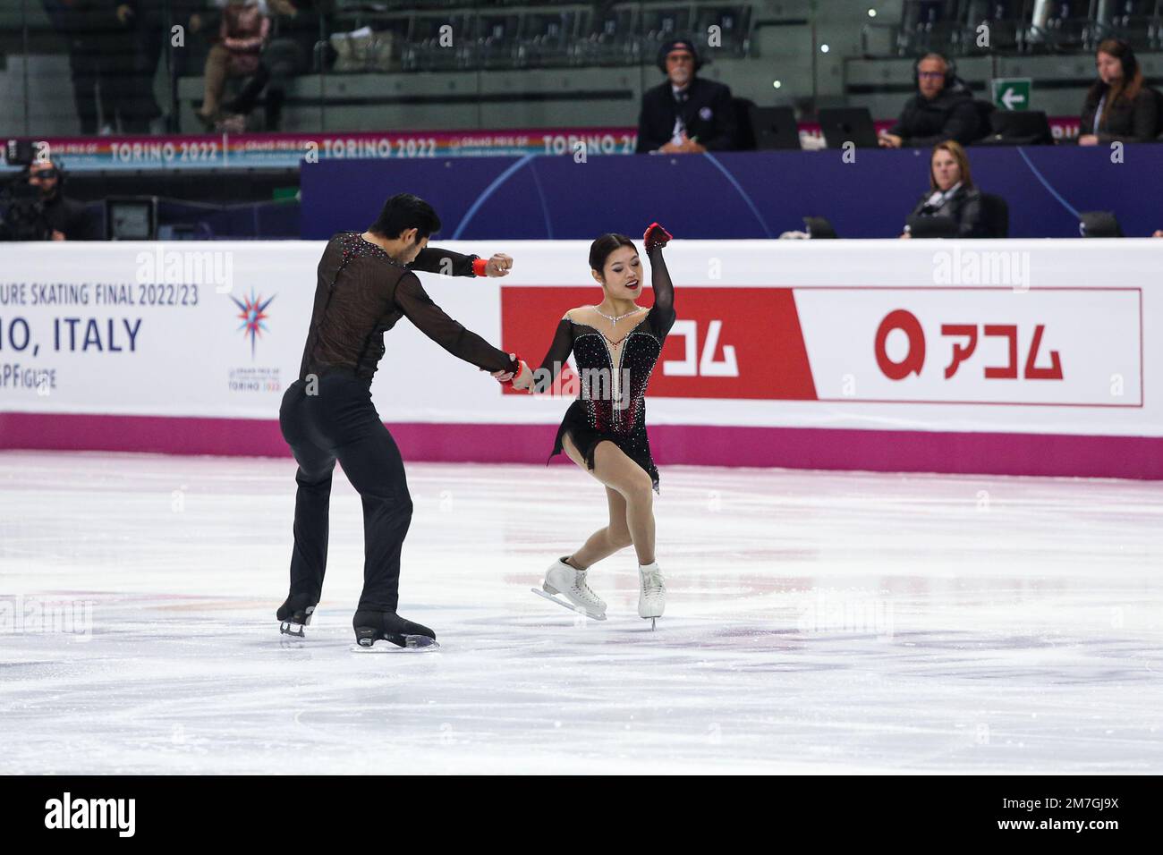 Emily Chan and Spencer Akira Howe (USA) perform during the PAIRS SHORT ...