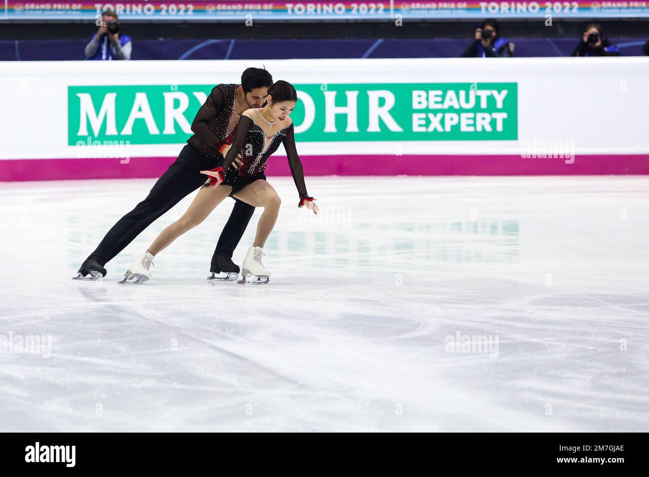 Emily Chan and Spencer Akira Howe (USA) perform during the PAIRS SHORT ...