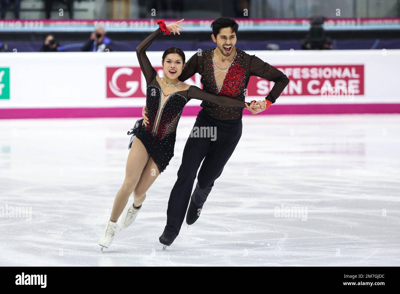 Emily Chan and Spencer Akira Howe (USA) perform during the PAIRS SHORT ...
