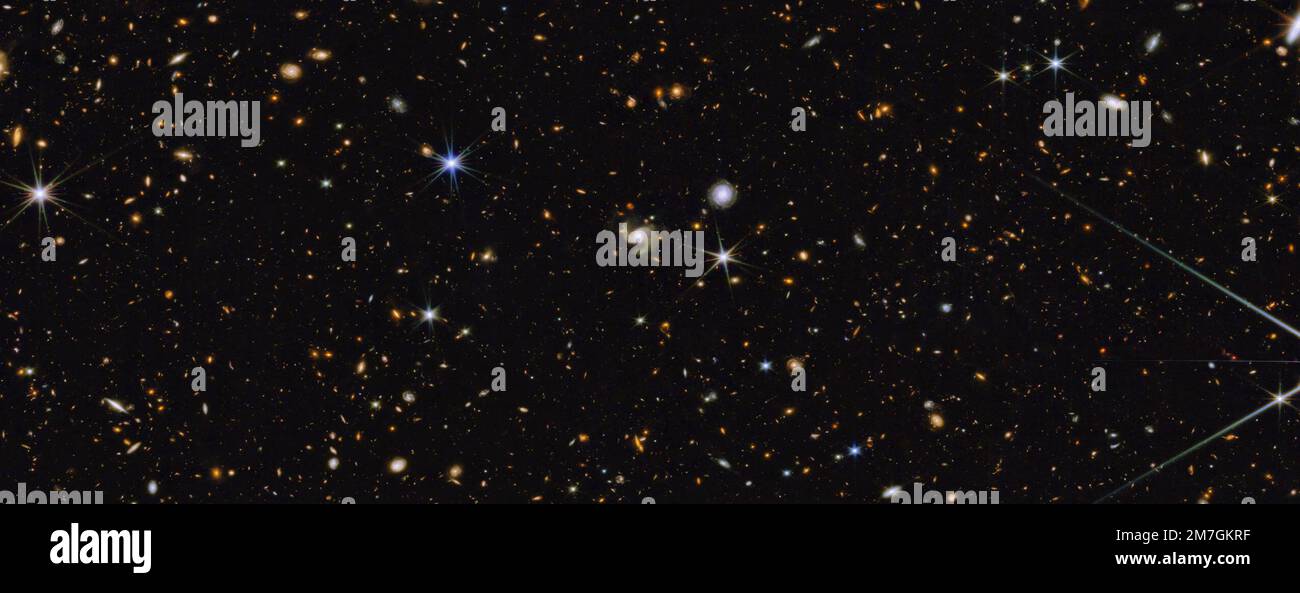 Space. 14th Dec, 2022. Webb Glimpses Field of Extragalactic PEARLS ...