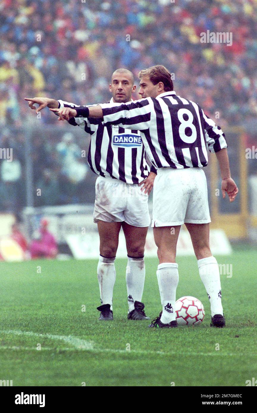 Gianluca vialli 1994 hi-res stock photography and images - Alamy