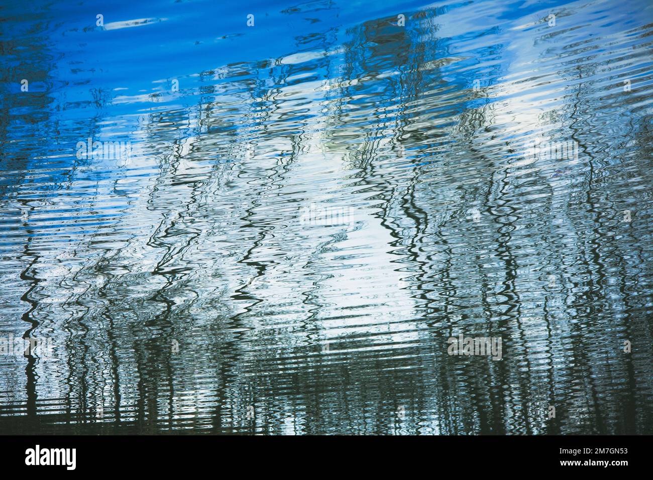 View of water ring circle reflections in weather Stock Photo - Alamy