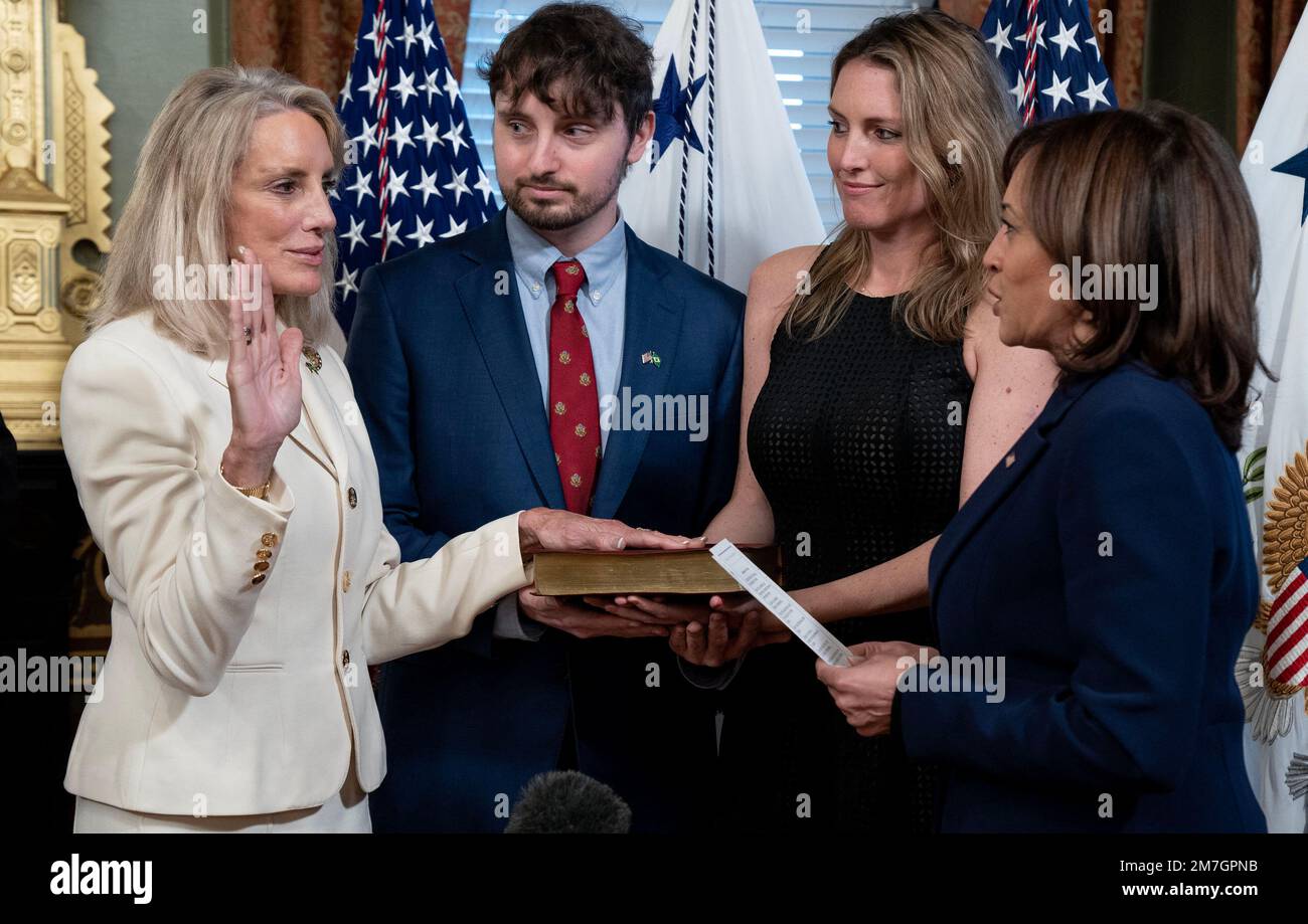 Vice President Kamala Harris ceremonially swears in Ambassador ...