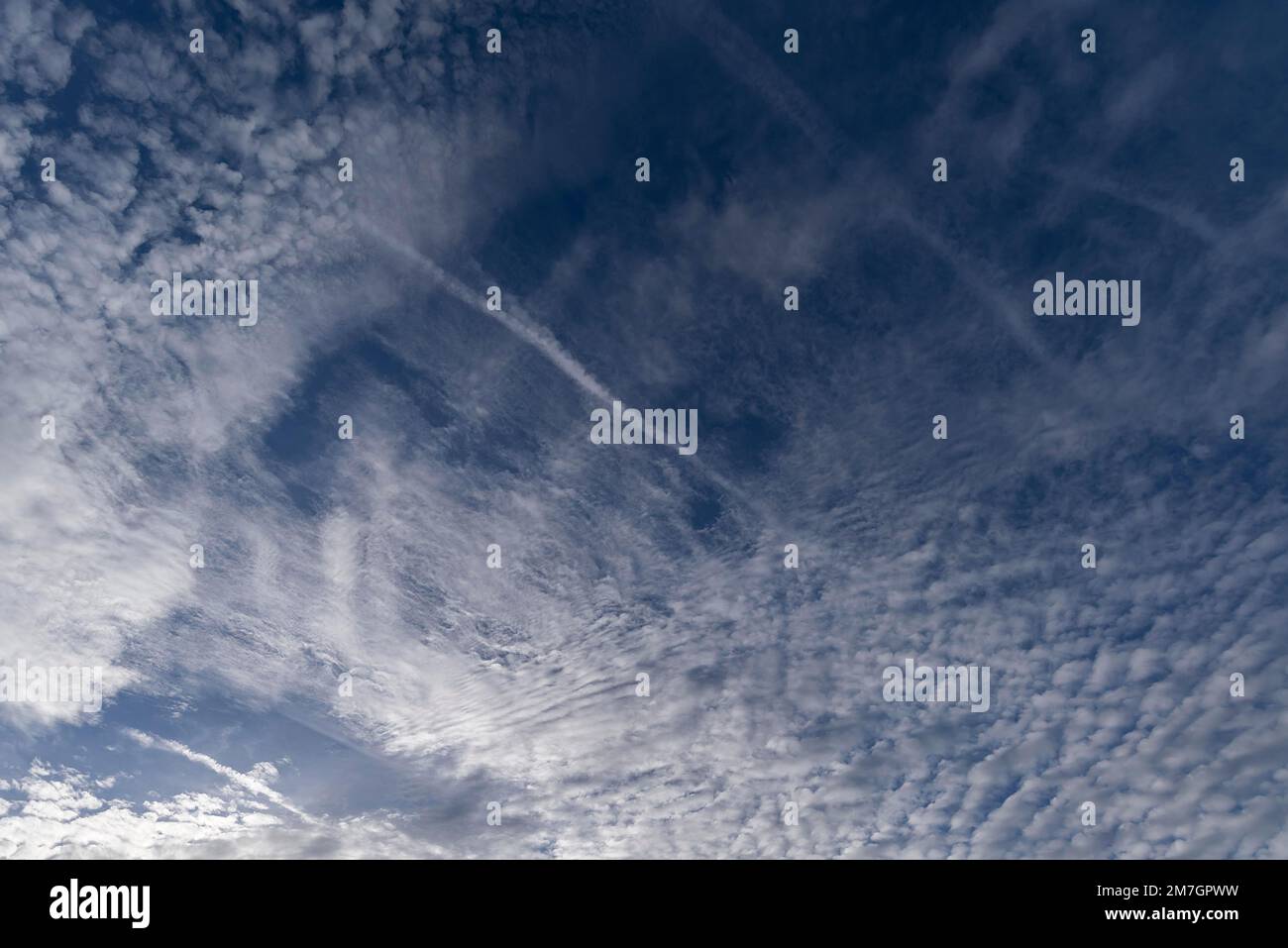 Altocumulus cloud formation hi-res stock photography and images - Alamy