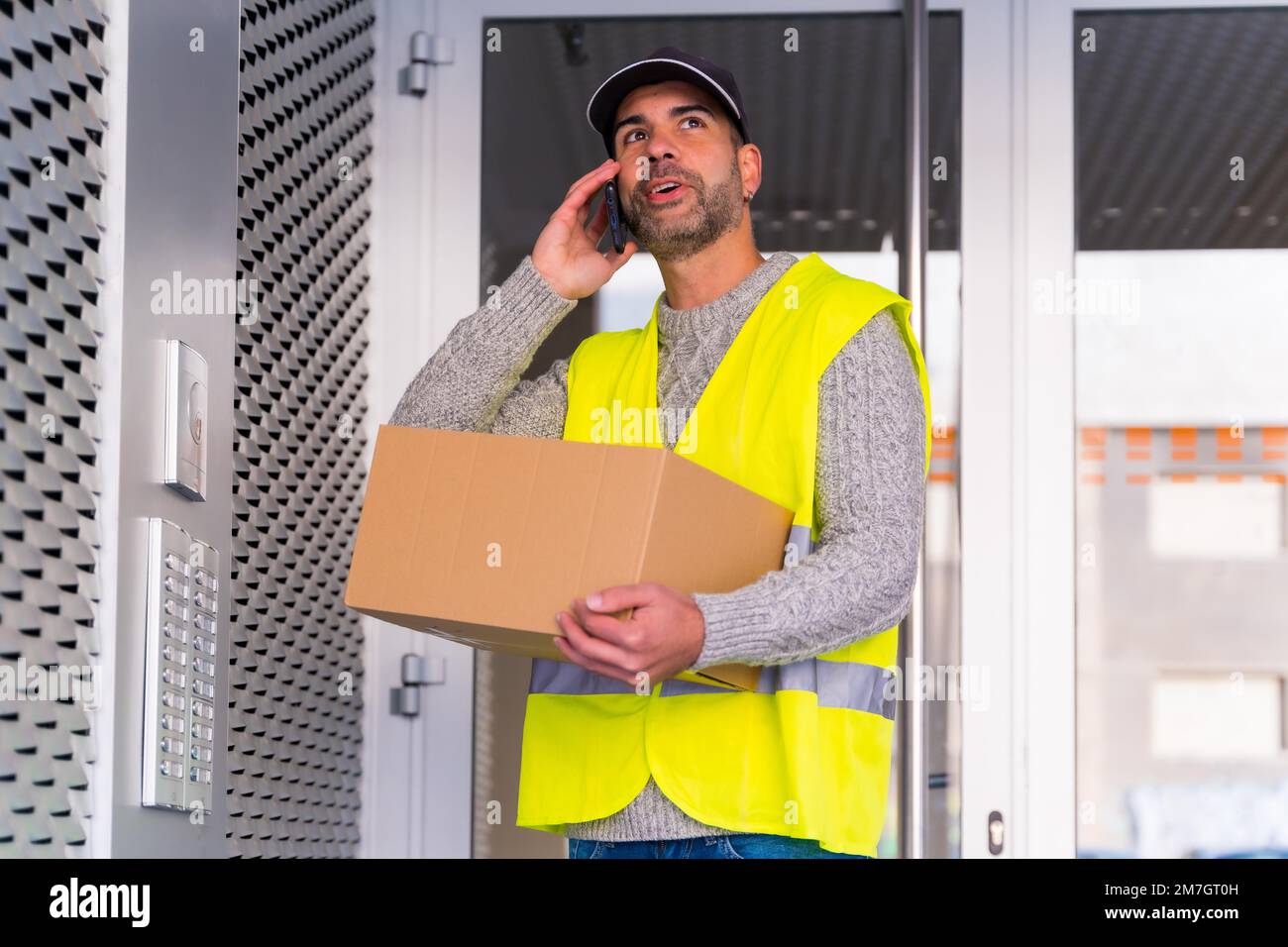Customer calling hi-res stock photography and images - Alamy