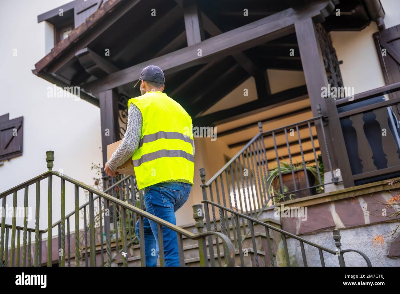 A young delivery man in a protective uniform at the delivery of the ...