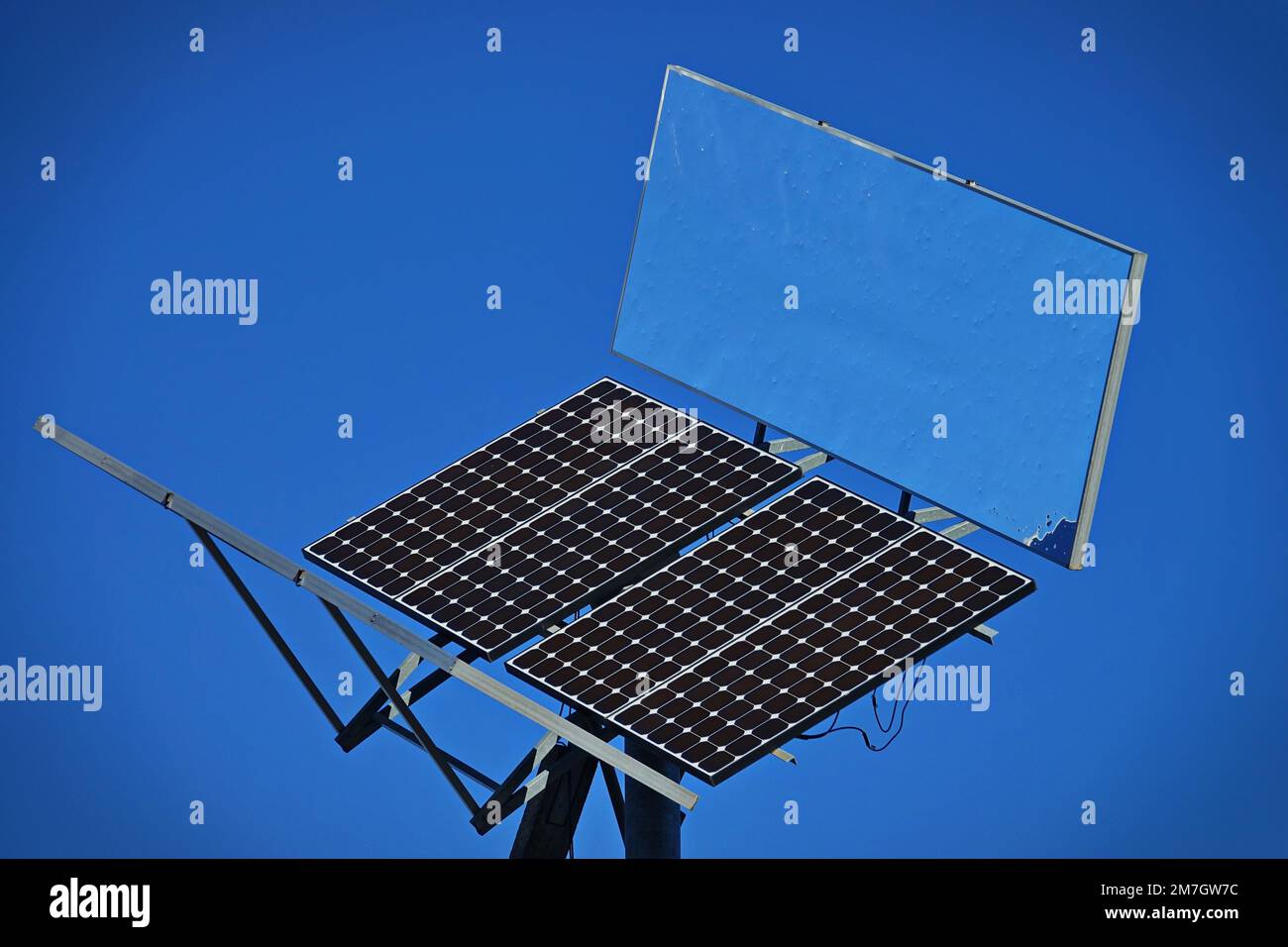 Solar panel modules with side reflectors to increase energy output ...