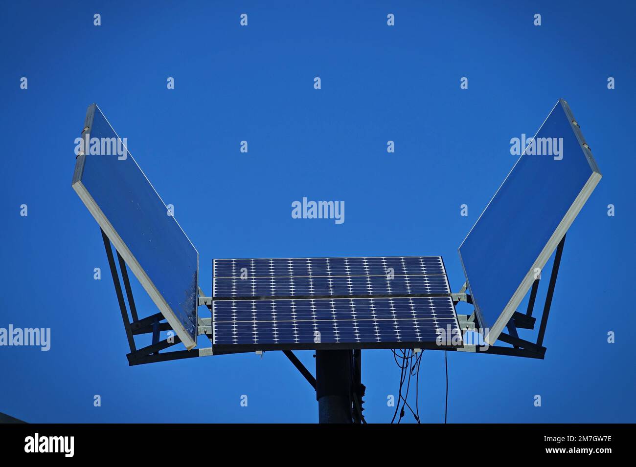 Solar panel modules with side reflectors to increase energy output ...