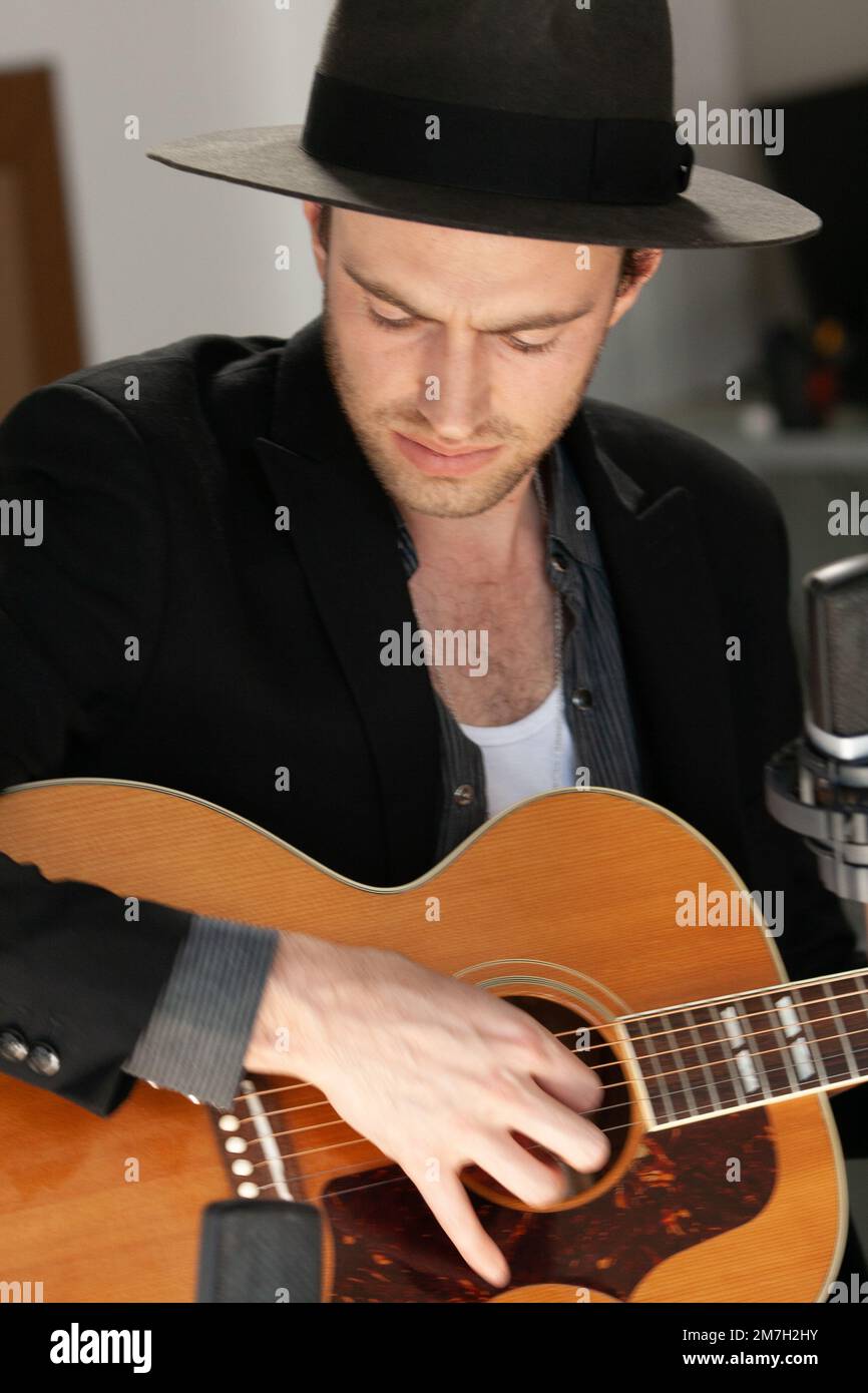 The Veils - Finn Andrews films a session in Brooklyn Stock Photo - Alamy