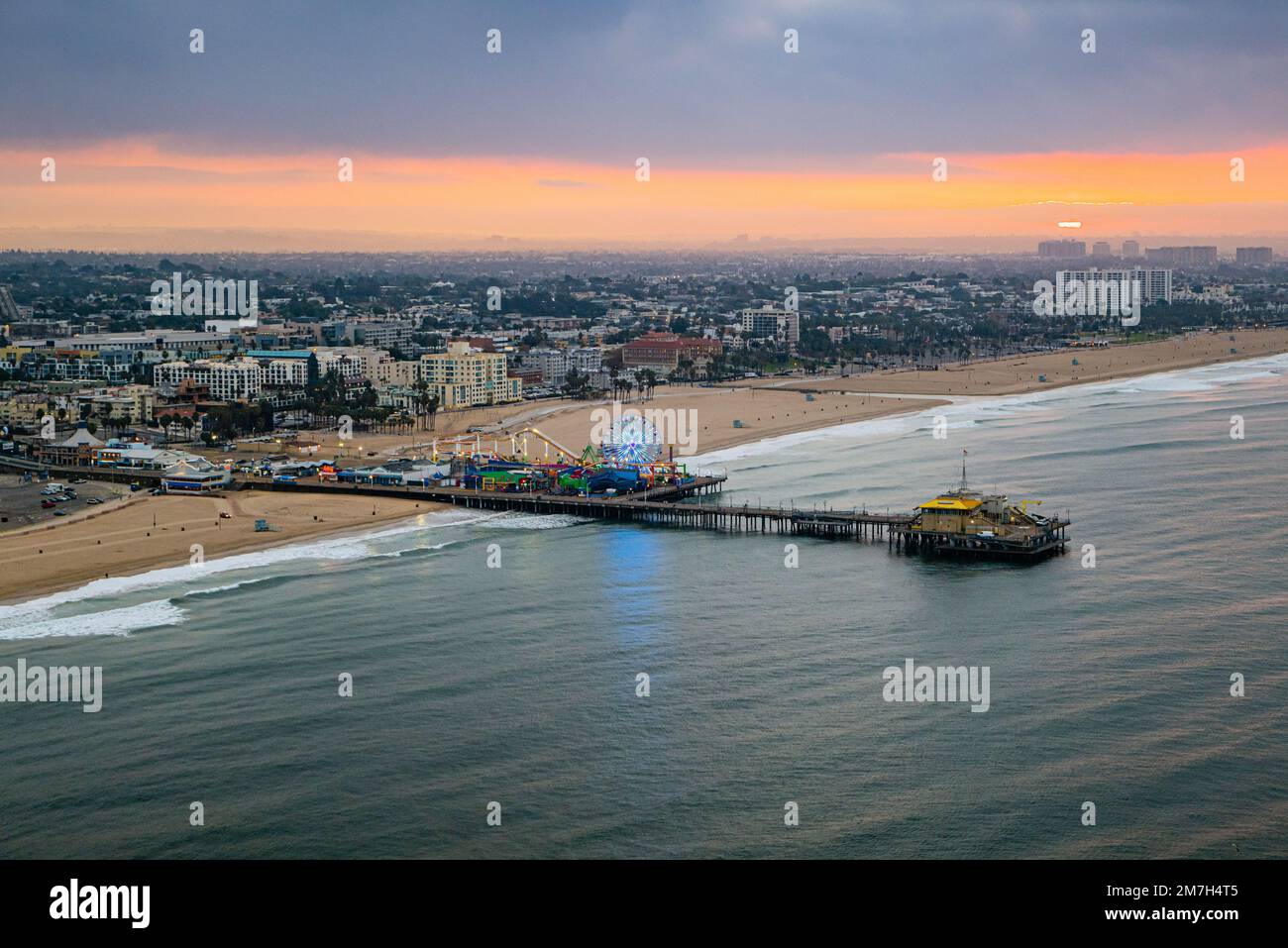 Santa monica sunrise hi-res stock photography and images - Alamy