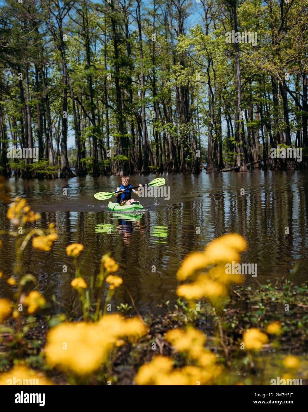 Child kayaking on lake hi-res stock photography and images - Alamy