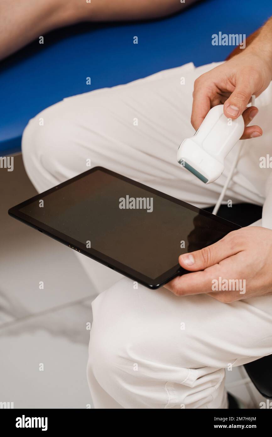 Portable ultrasound machine for ultrasound legs scanning. Vascular ...