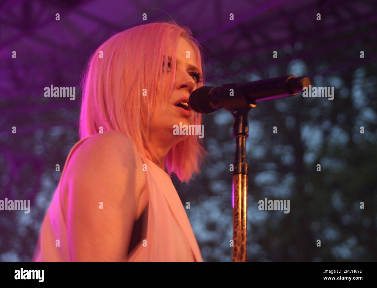 Garbage concert hi-res stock photography and images - Alamy