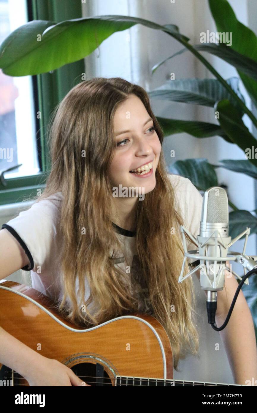 Jade bird hi-res stock photography and images - Alamy
