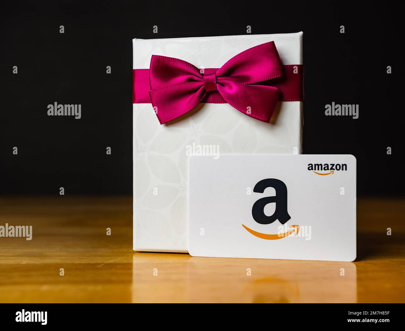 Amazon gift card hi-res stock photography and images - Alamy