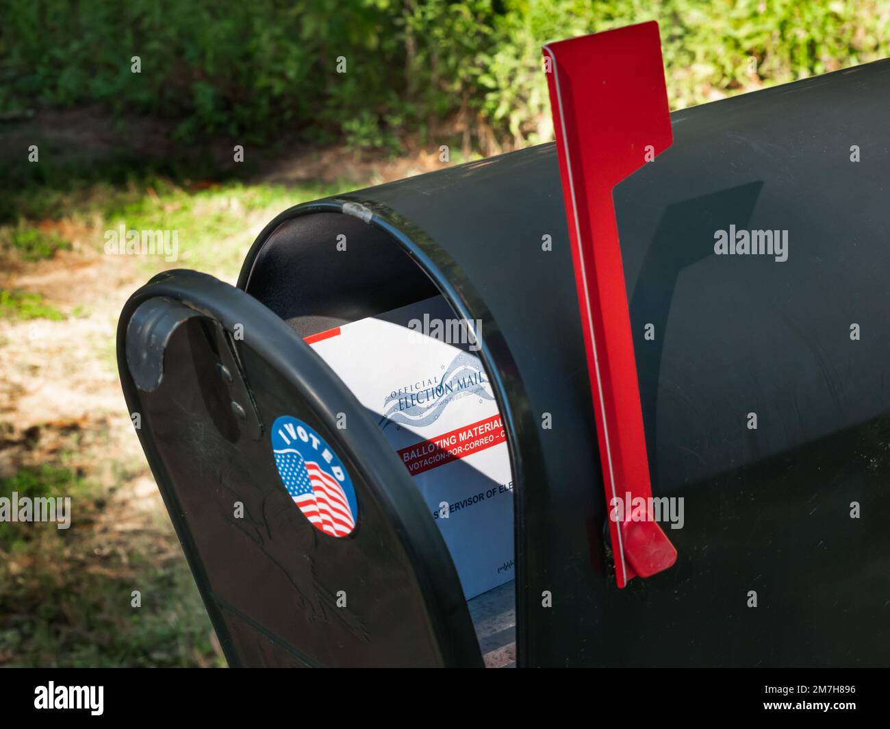 Envelope in letterbox hi-res stock photography and images - Alamy