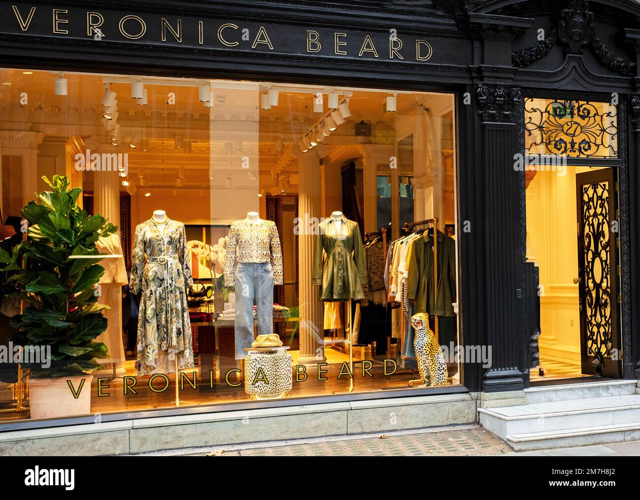 Veronica Beard storefront/shop window/visual merchandising of Bond St ...