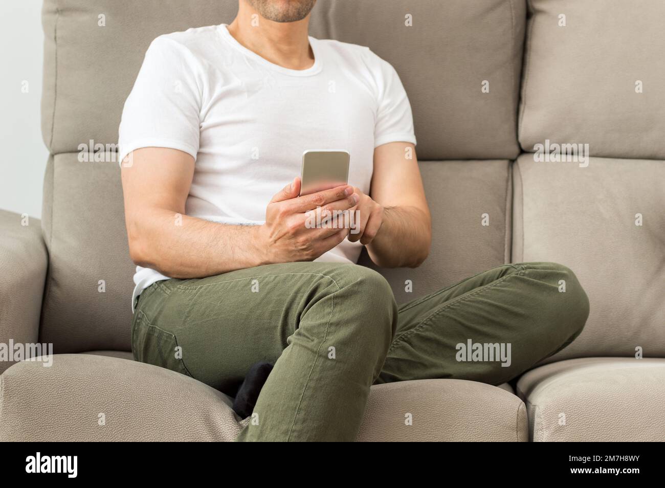 Hand holding smart phone legs hi-res stock photography and images - Alamy