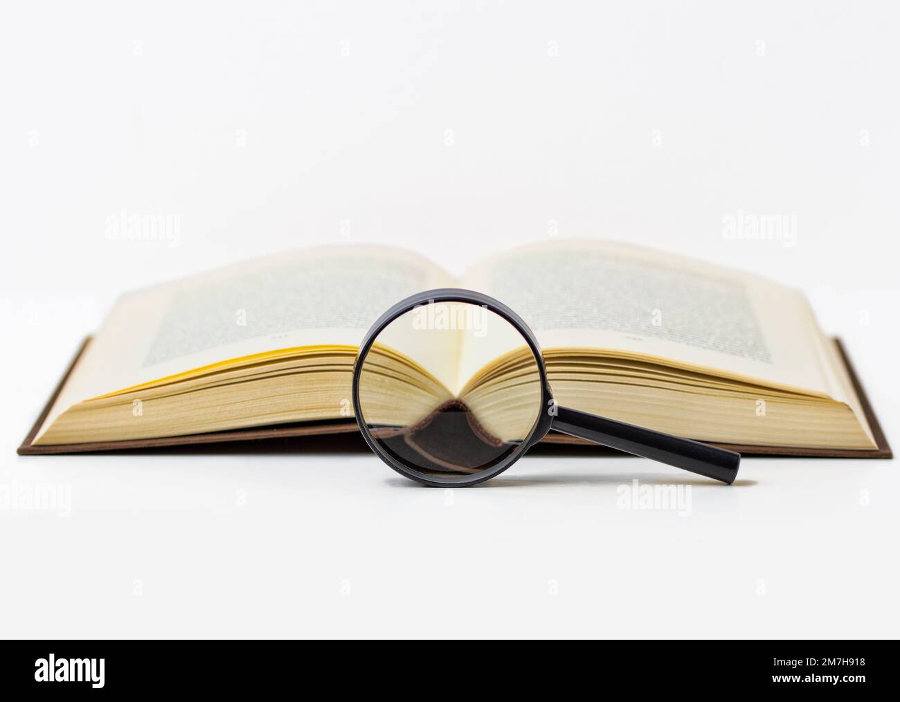 Book print magnifying glass hi-res stock photography and images - Alamy