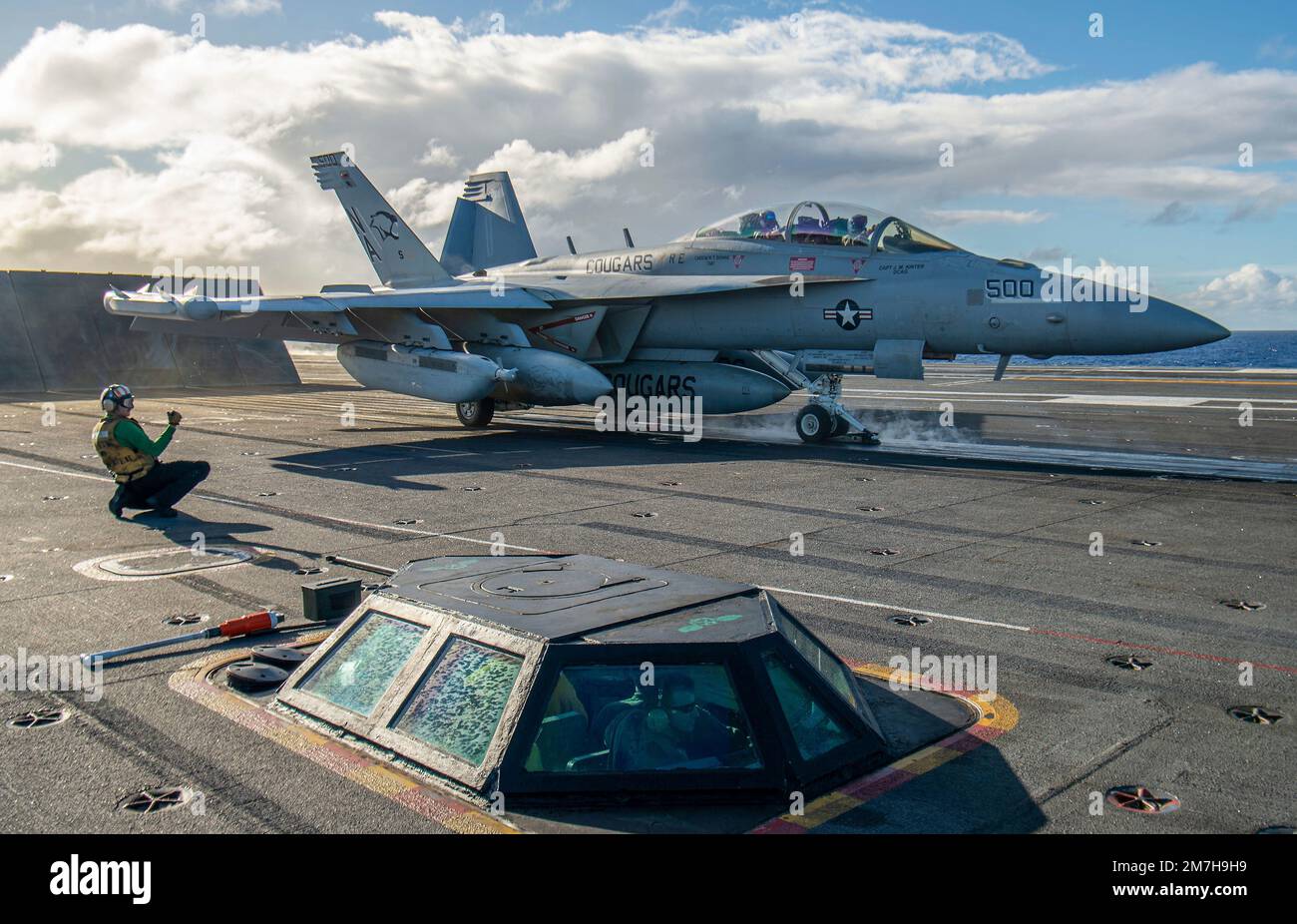 USS Nimitz, United States. 31 December, 2022. A U.S. Navy deck crew ...