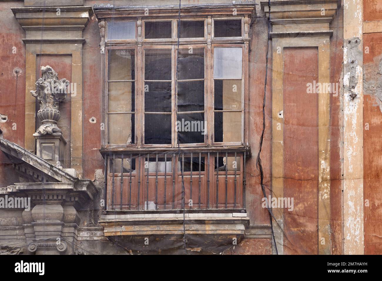 Old venetian building architectural hi-res stock photography and images ...