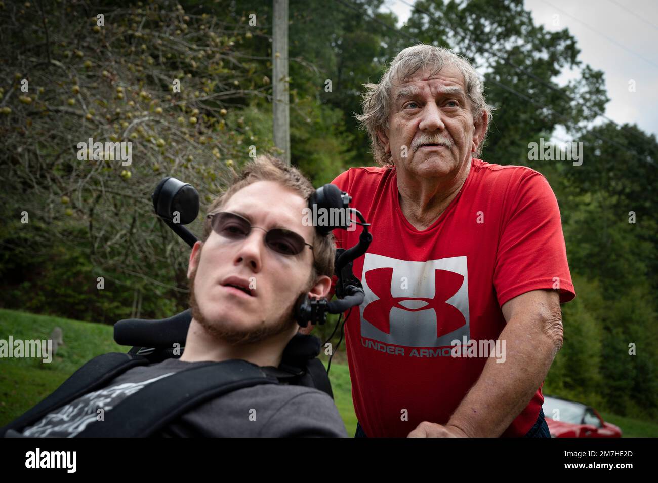 Valle Crusis, North Carolina, USA. 12th Sep, 2022. Billy Wilcox pushes ...