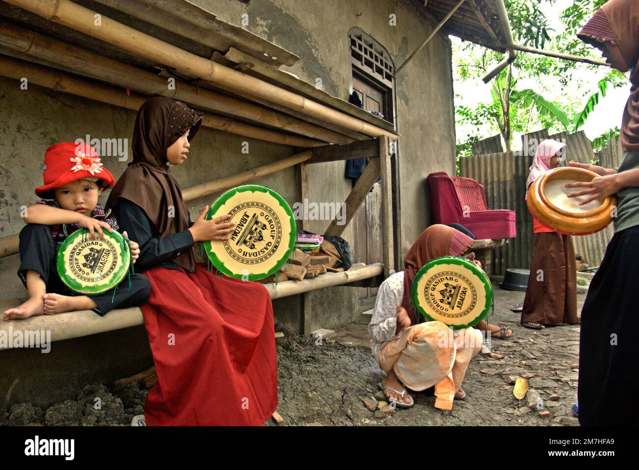 Islamic musical instrument hi-res stock photography and images - Alamy