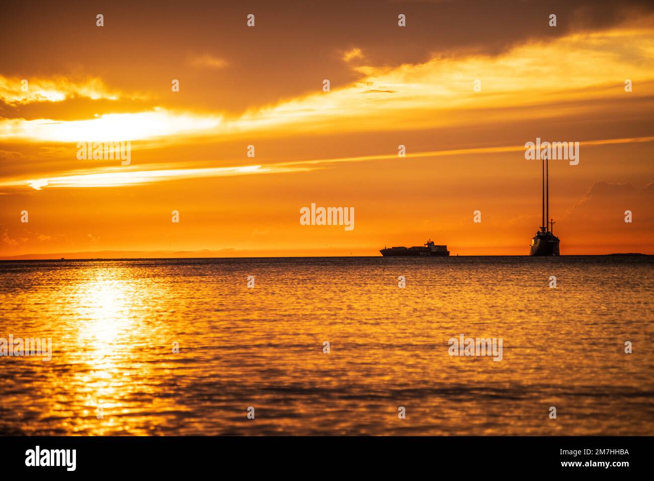 Sailing boats ships sunset hi-res stock photography and images - Alamy