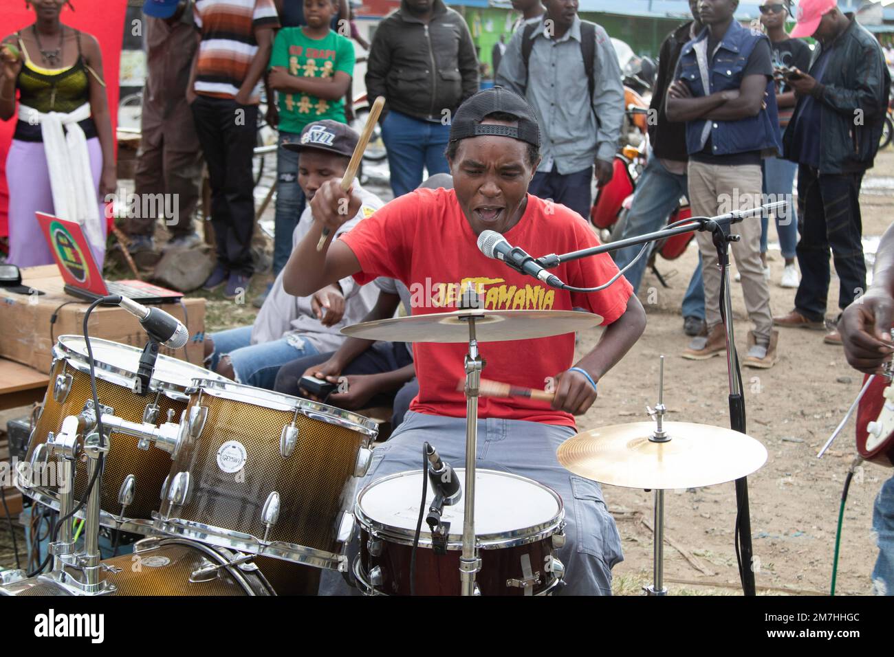 Nakuru, Kenya. 08th Jan, 2023. Musicians entertain revelers during a ...