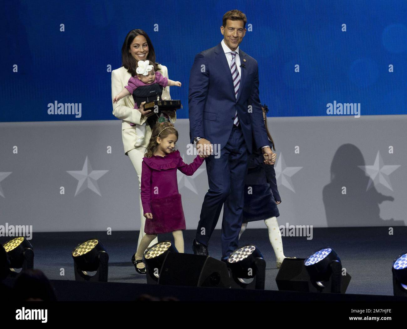 Illinois Secretary of State Alexi Giannoulias arrives to take the oath ...