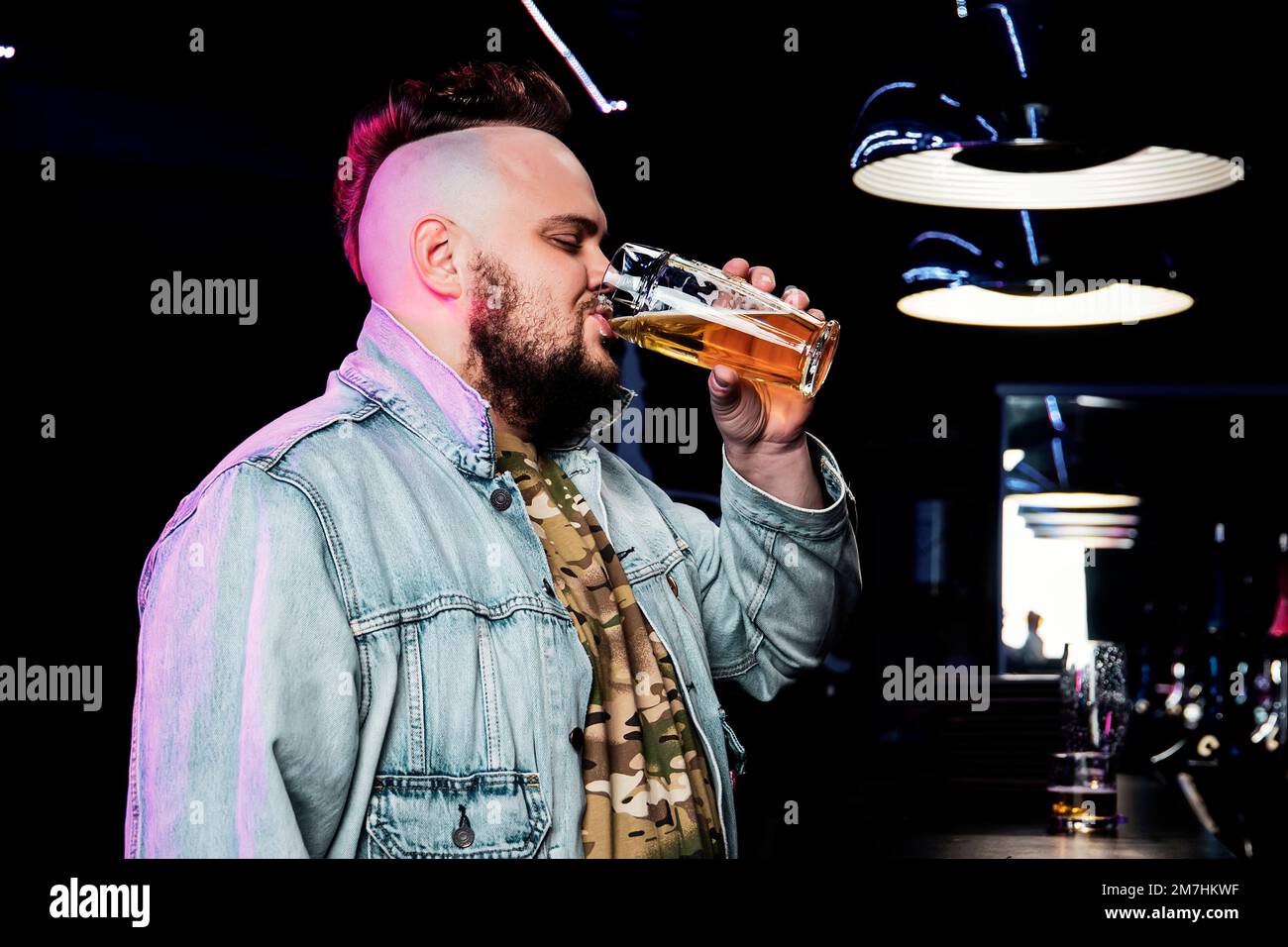 Drunk men in bar hi-res stock photography and images - Alamy