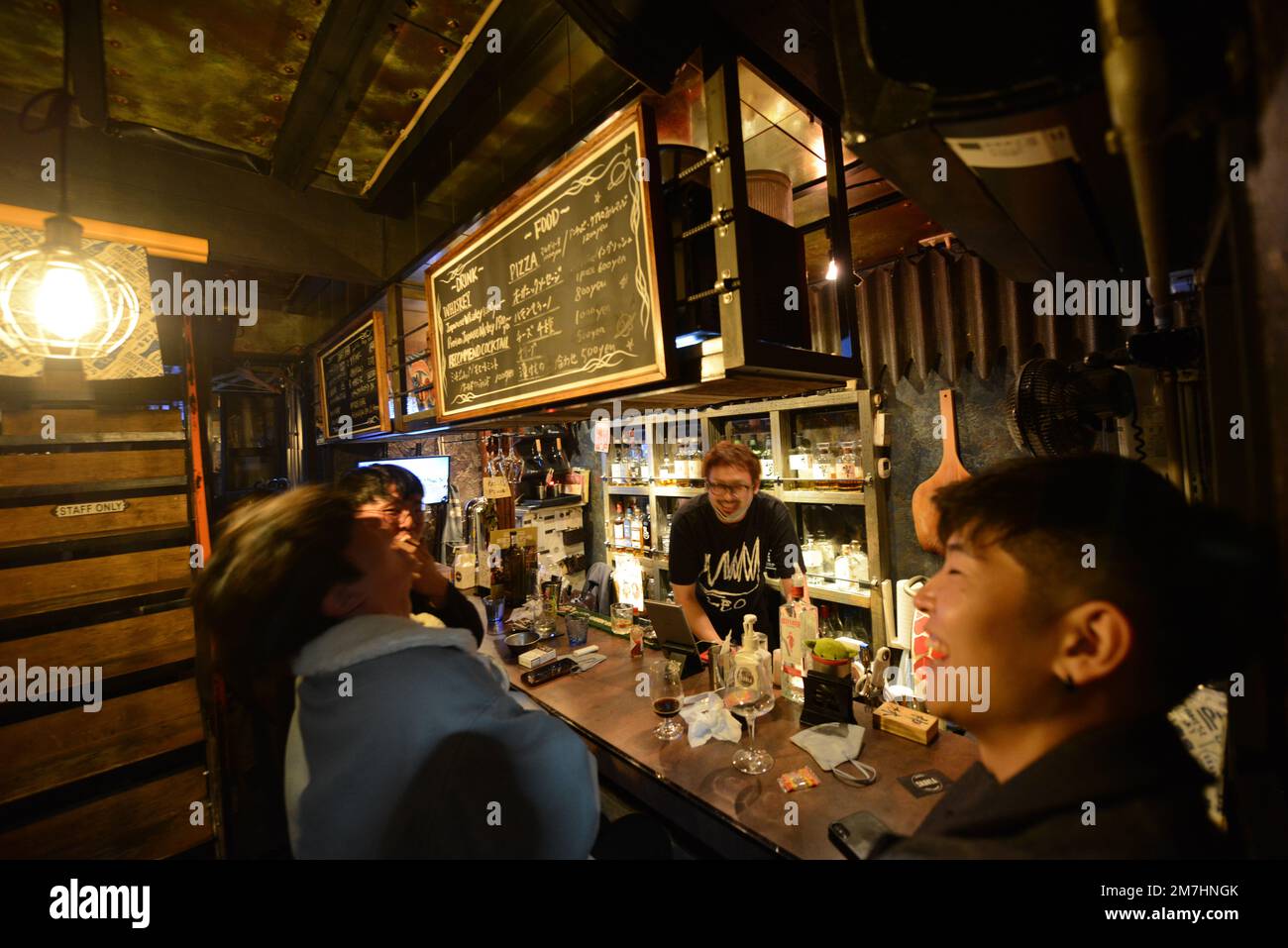 Bars in the alleys of Golden Gai, Shinjuku, Tokyo, Japan Stock Photo ...