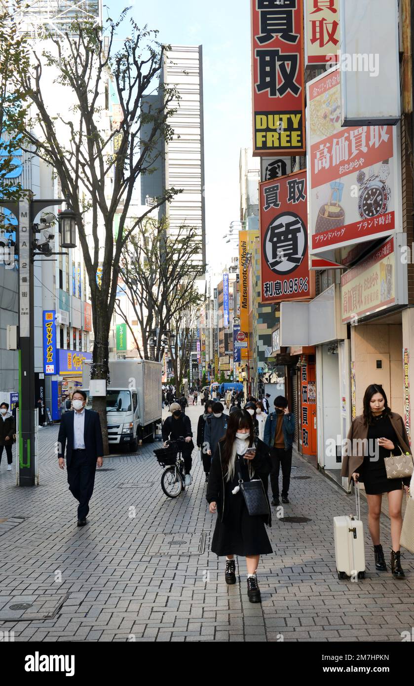 The busy shopping district in Shinjuku, Tokyo, Japan Stock Photo - Alamy