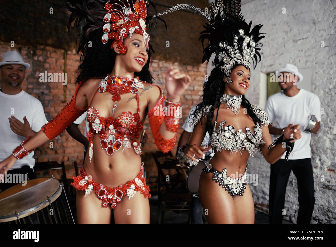 Sultry samba queens. two beautiful samba dancers and their band Stock Photo - Alamy