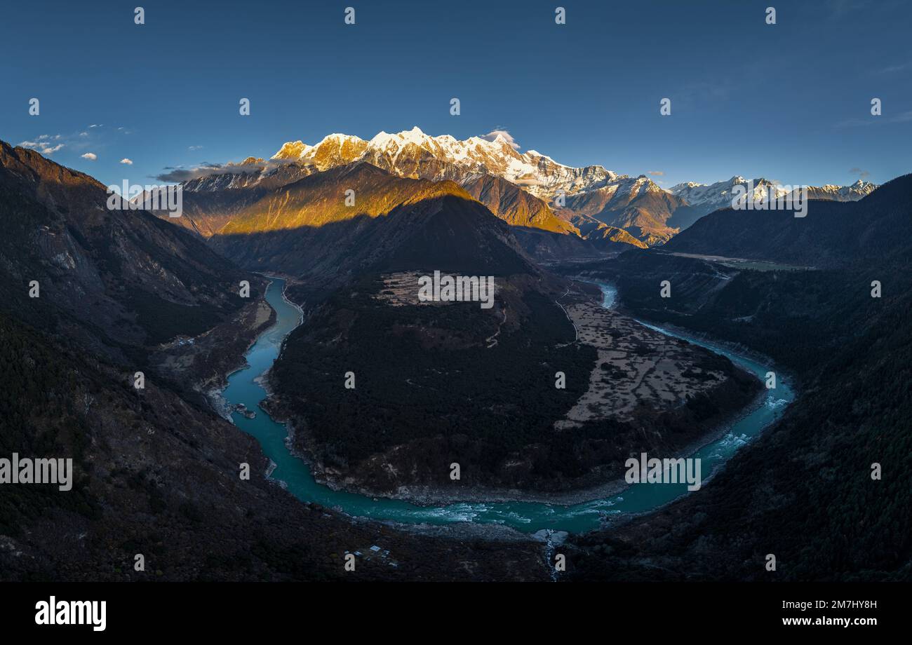 Namjagbarwa yarlung zangbo river hi-res stock photography and images - Alamy