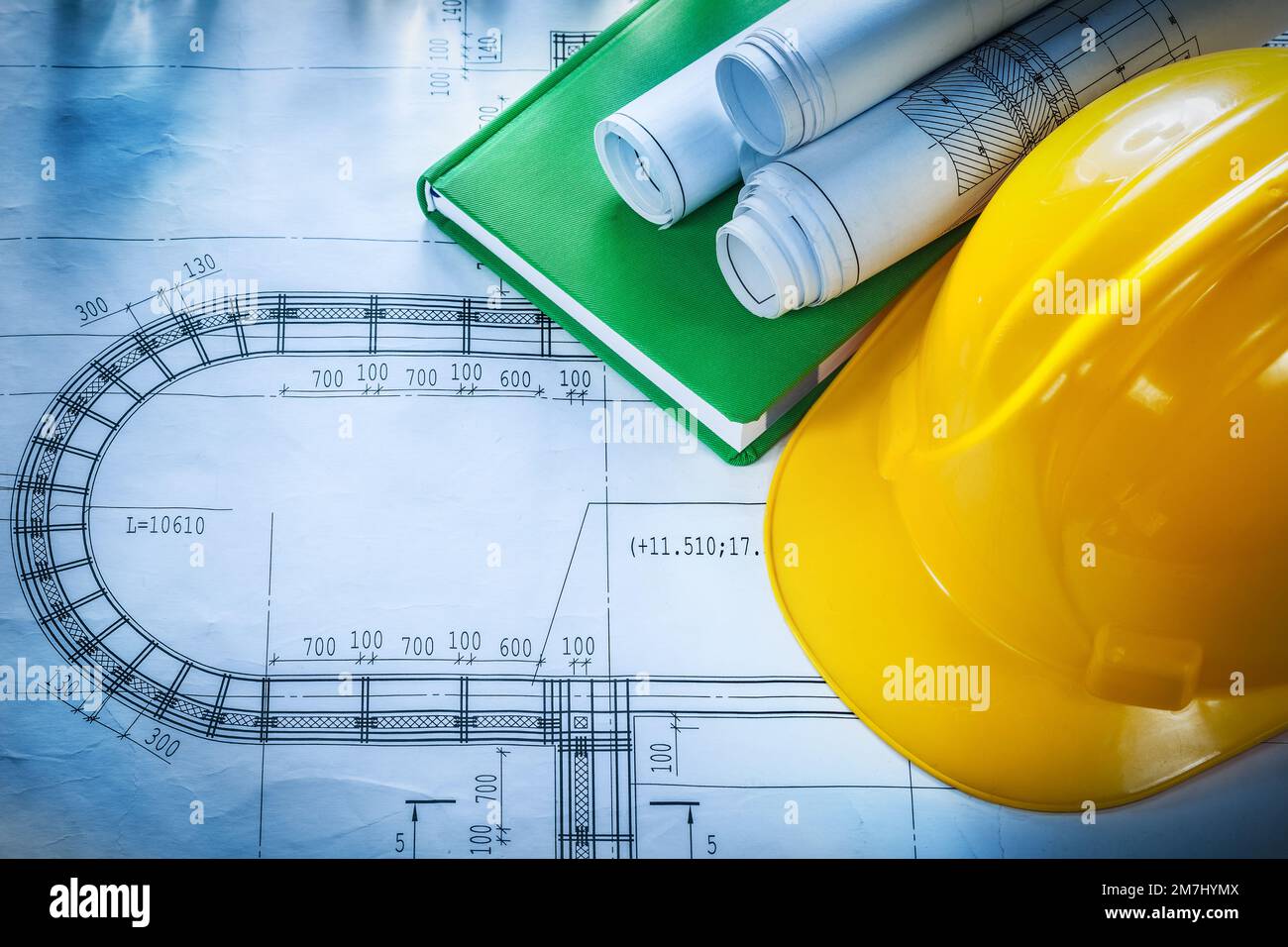 Hard hat construction plans notepad on blueprint Stock Photo - Alamy