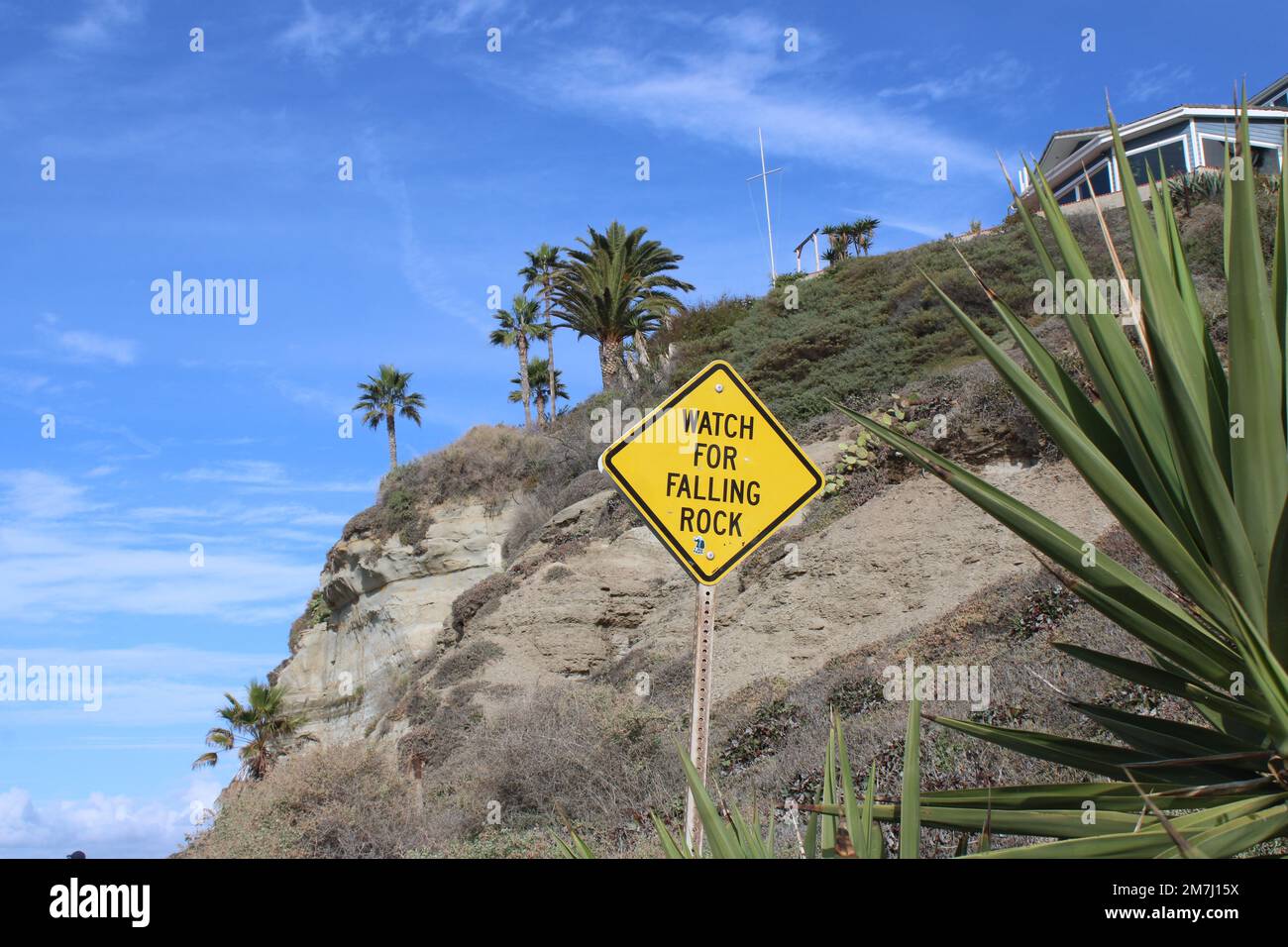 Cautionary sign near trail cliff Stock Photo - Alamy