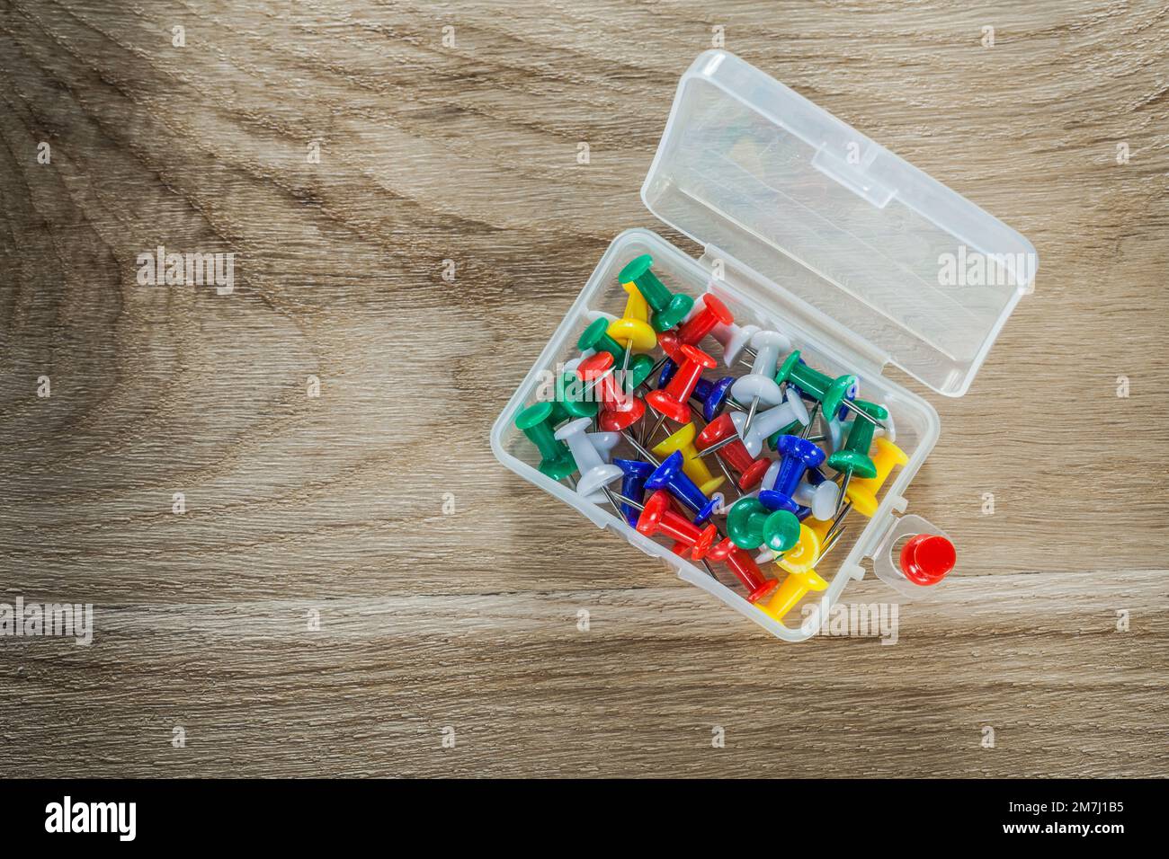 Drawing pins hi-res stock photography and images - Alamy