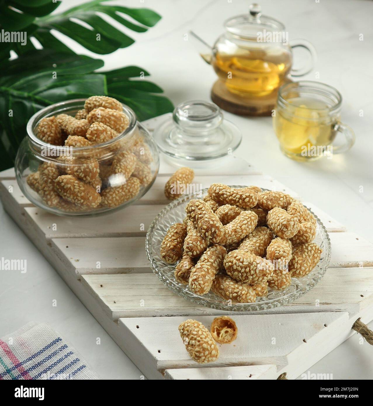 Sesame snacks hi-res stock photography and images - Alamy