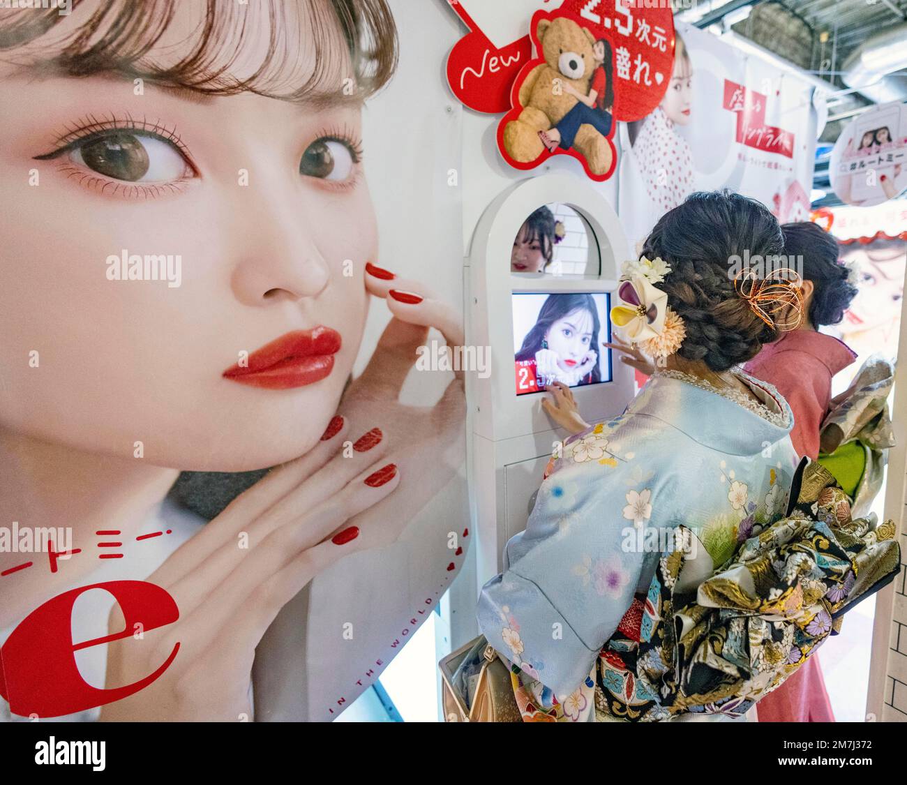 Japanese girls in photo booths. Shibuya Distric, Tokyo, Japan Stock ...