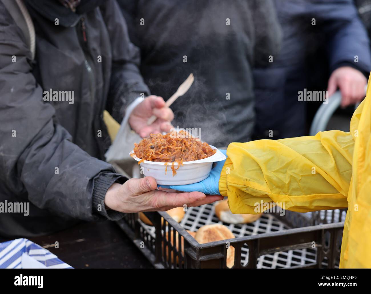 Warm food for the poor and homeless Stock Photo - Alamy