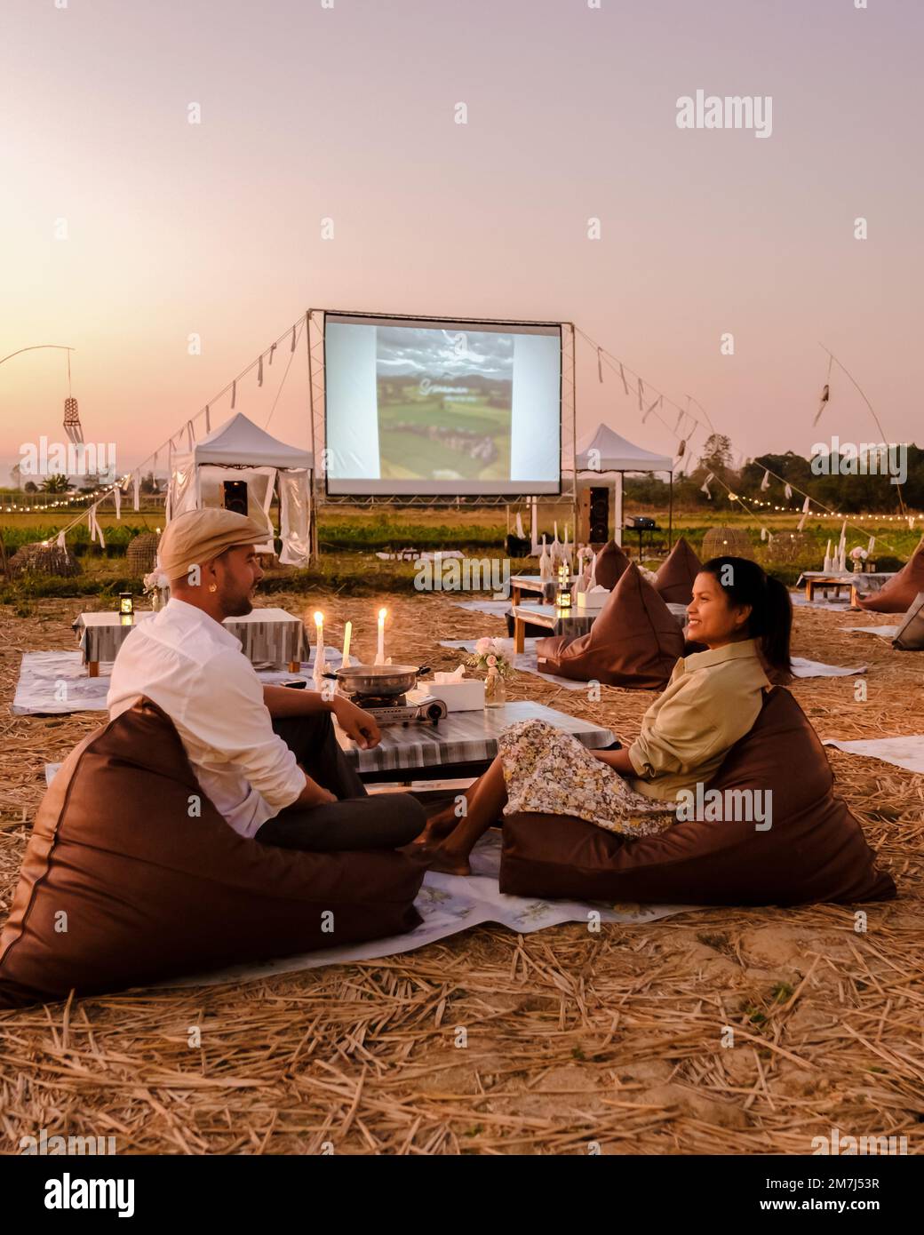 Couple cinema outside hi-res stock photography and images - Alamy