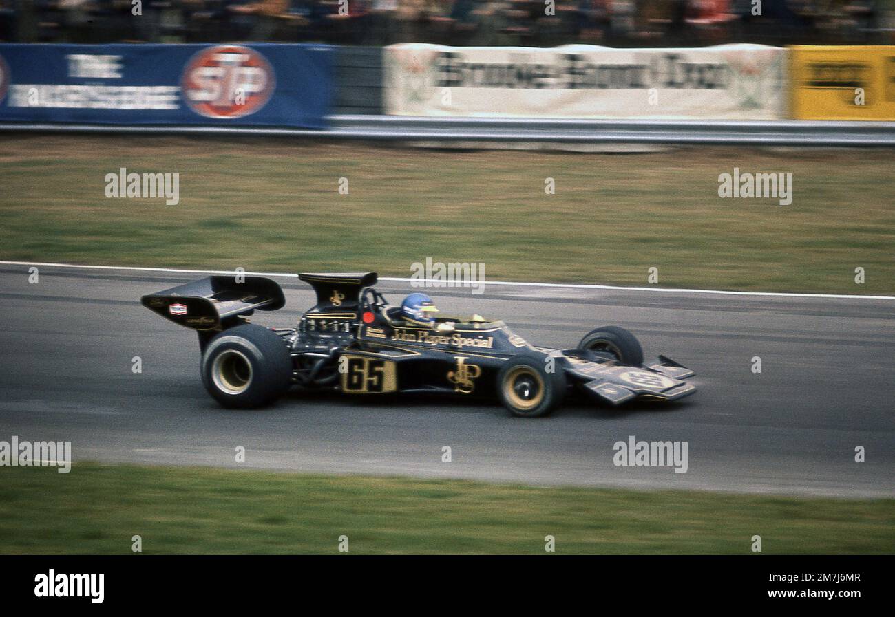 Ronnie Peterson driving a JPS Lotus 72 in the 1973 Race Of Champions ...
