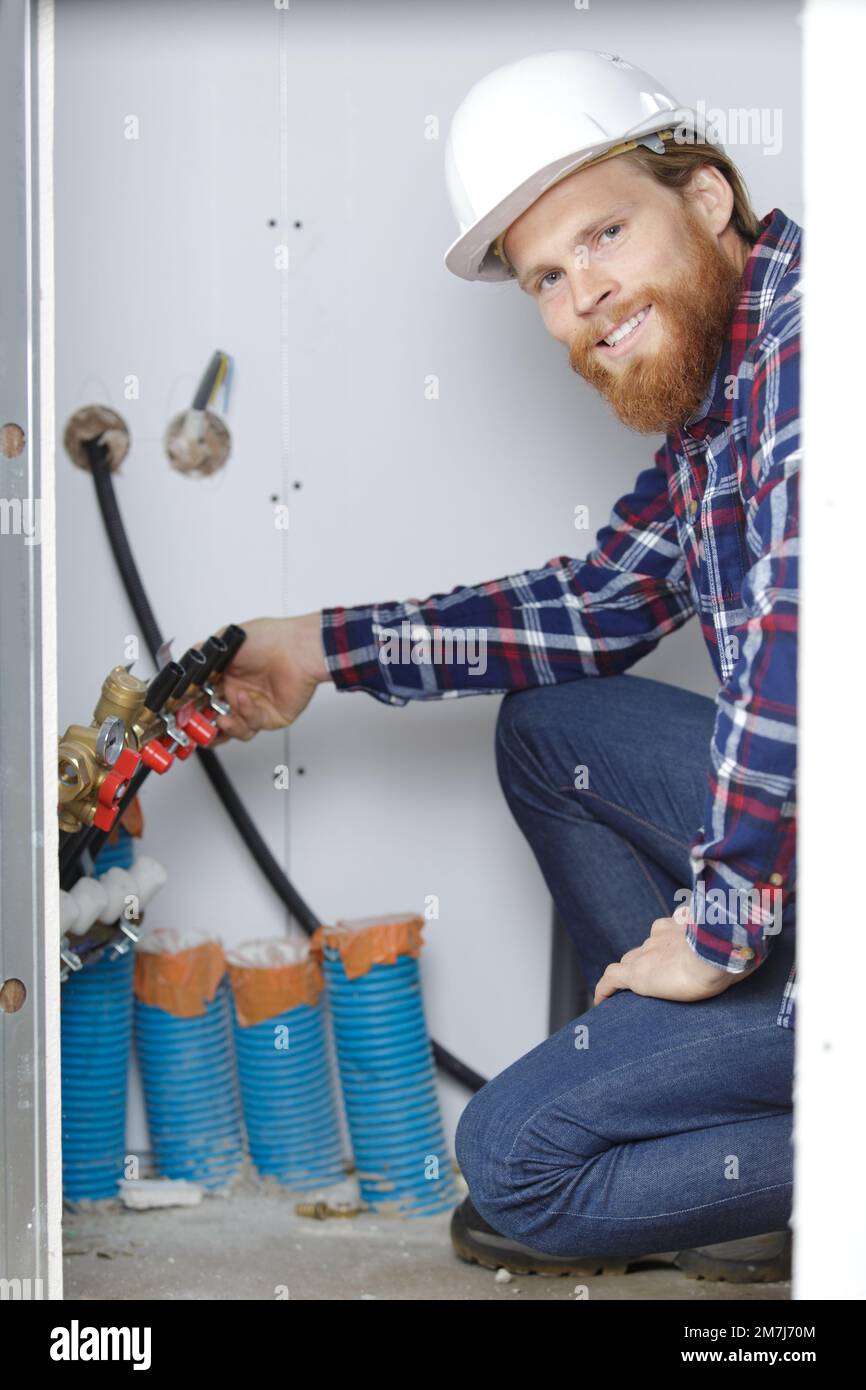 Faucet craftsman plumber installing hi-res stock photography and images ...