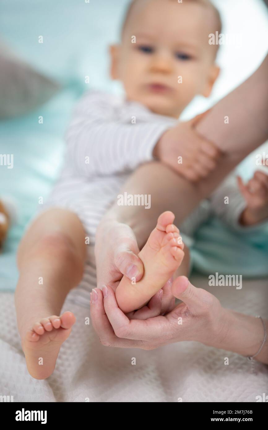 Baby foot hold nurse hi-res stock photography and images - Alamy