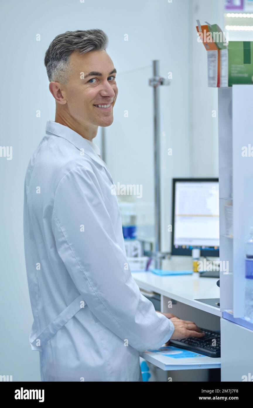 Pharmacist in lab coat hi-res stock photography and images - Alamy