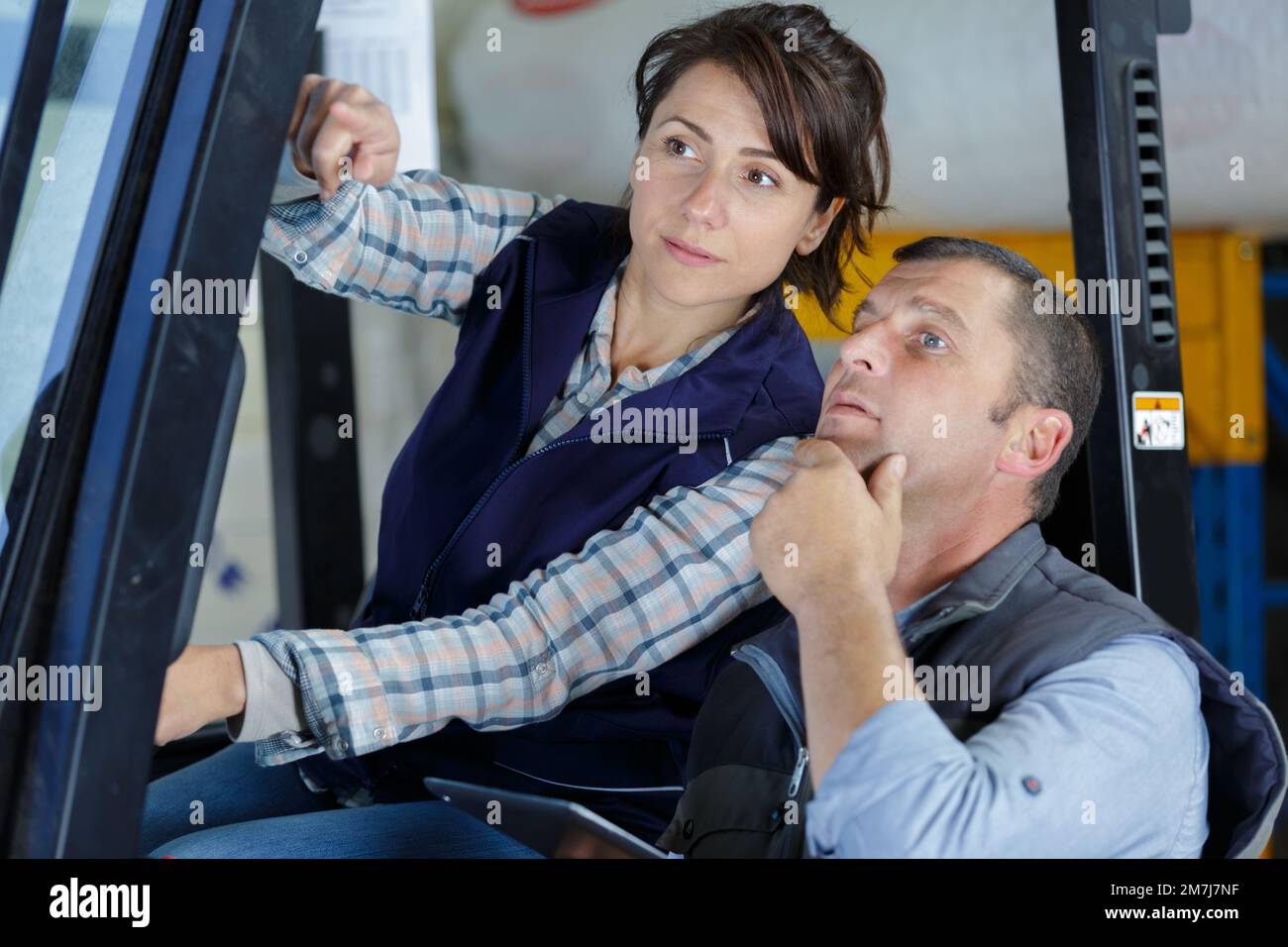 man giving instructions to female forklift driver Stock Photo - Alamy