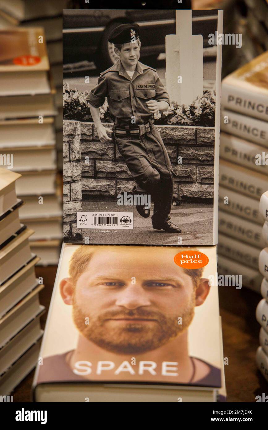 London, UK. 10th Jan, 2023. Waterstones in Piccadilly opens its doors ...